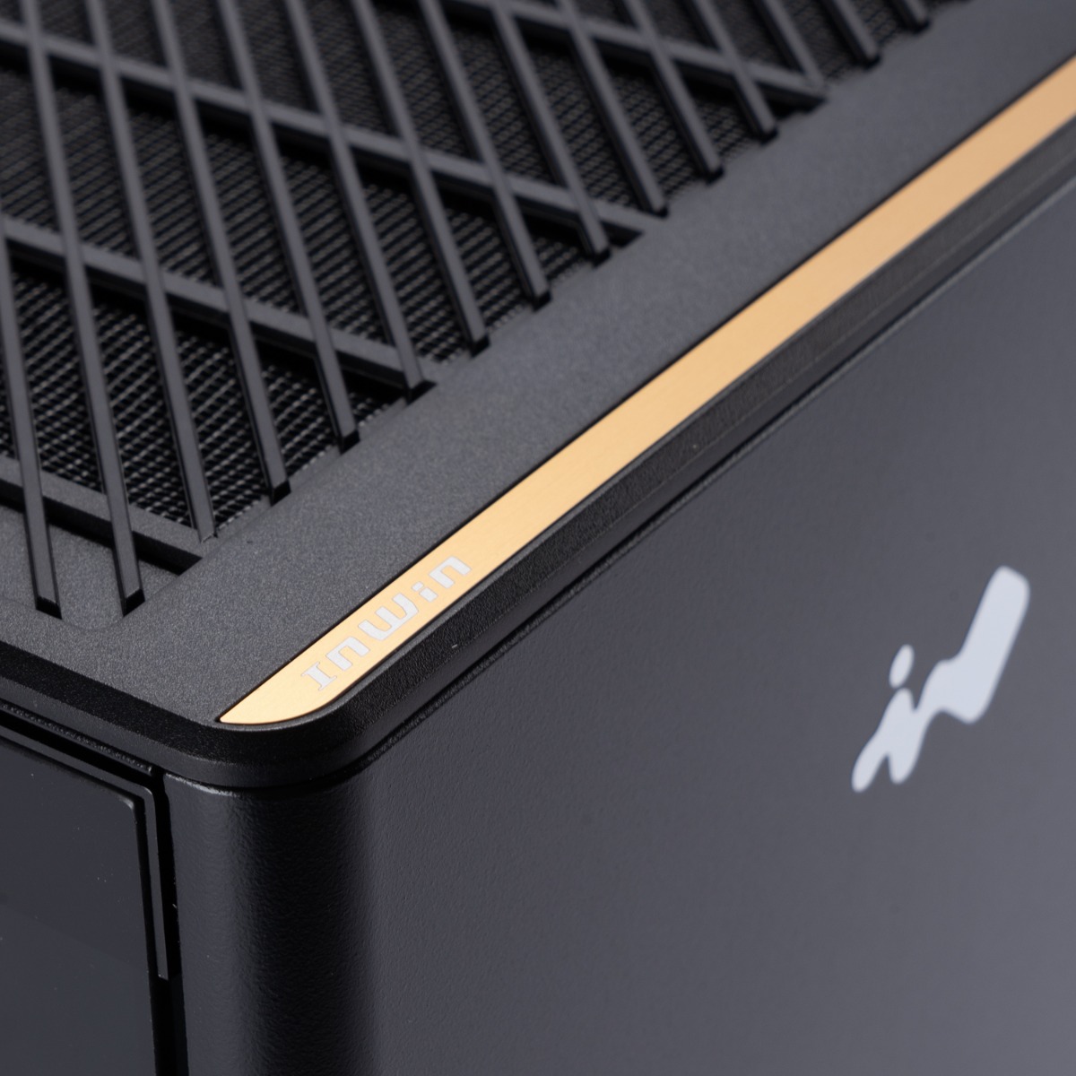 INWIN A5 BLACK GAMING CASE - COM1 International Pty Ltd