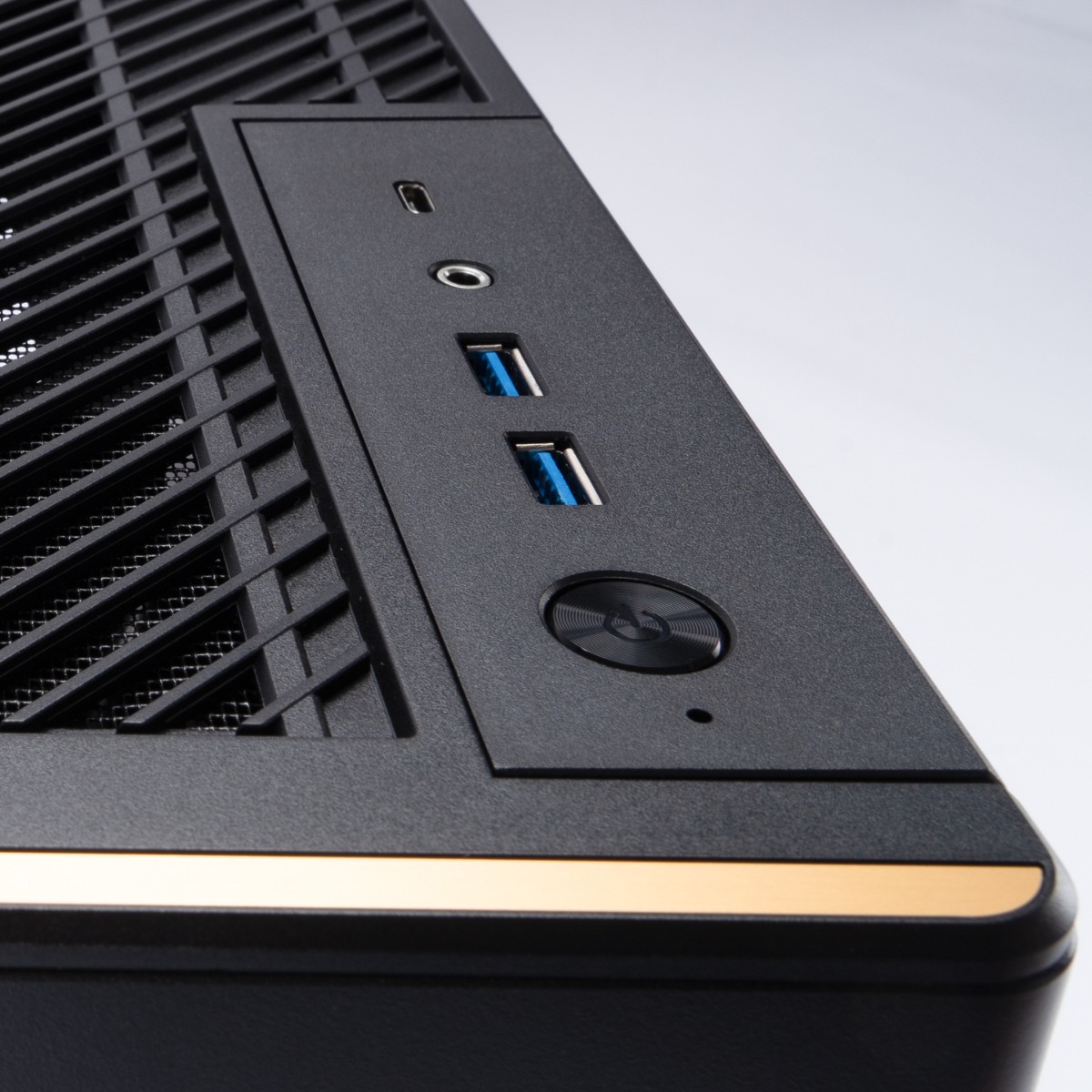 INWIN A5 BLACK GAMING CASE - COM1 International Pty Ltd